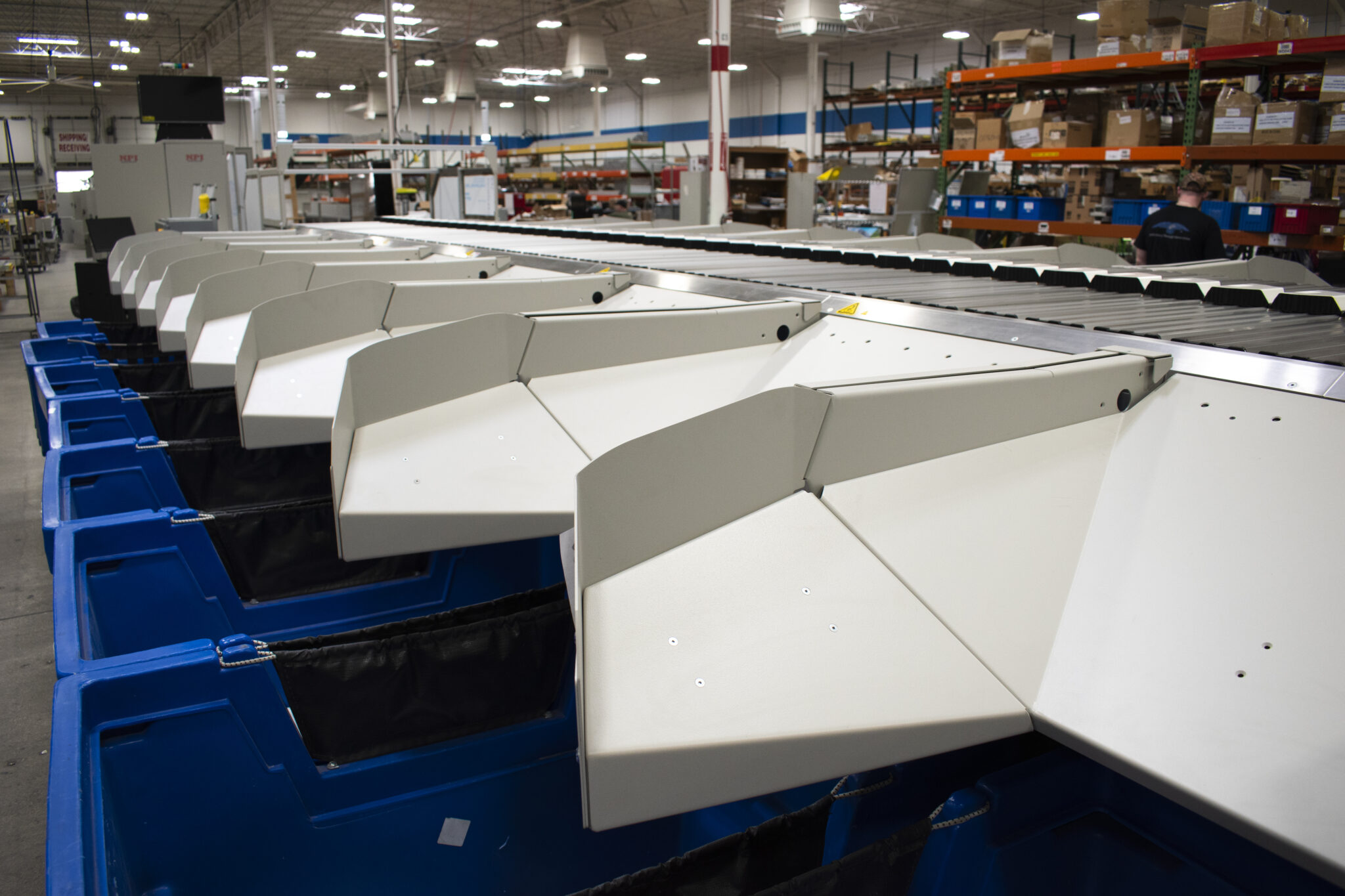 Xstream Linear Conveyor Sortation System for Parcels | NPI